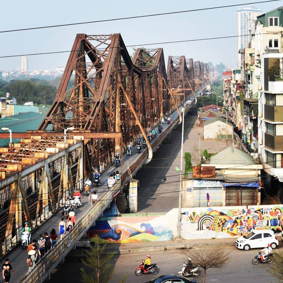 Visit the Long Bien Bridge in Hanoi - Guidebook Vietnam - Guidebook Vietnam